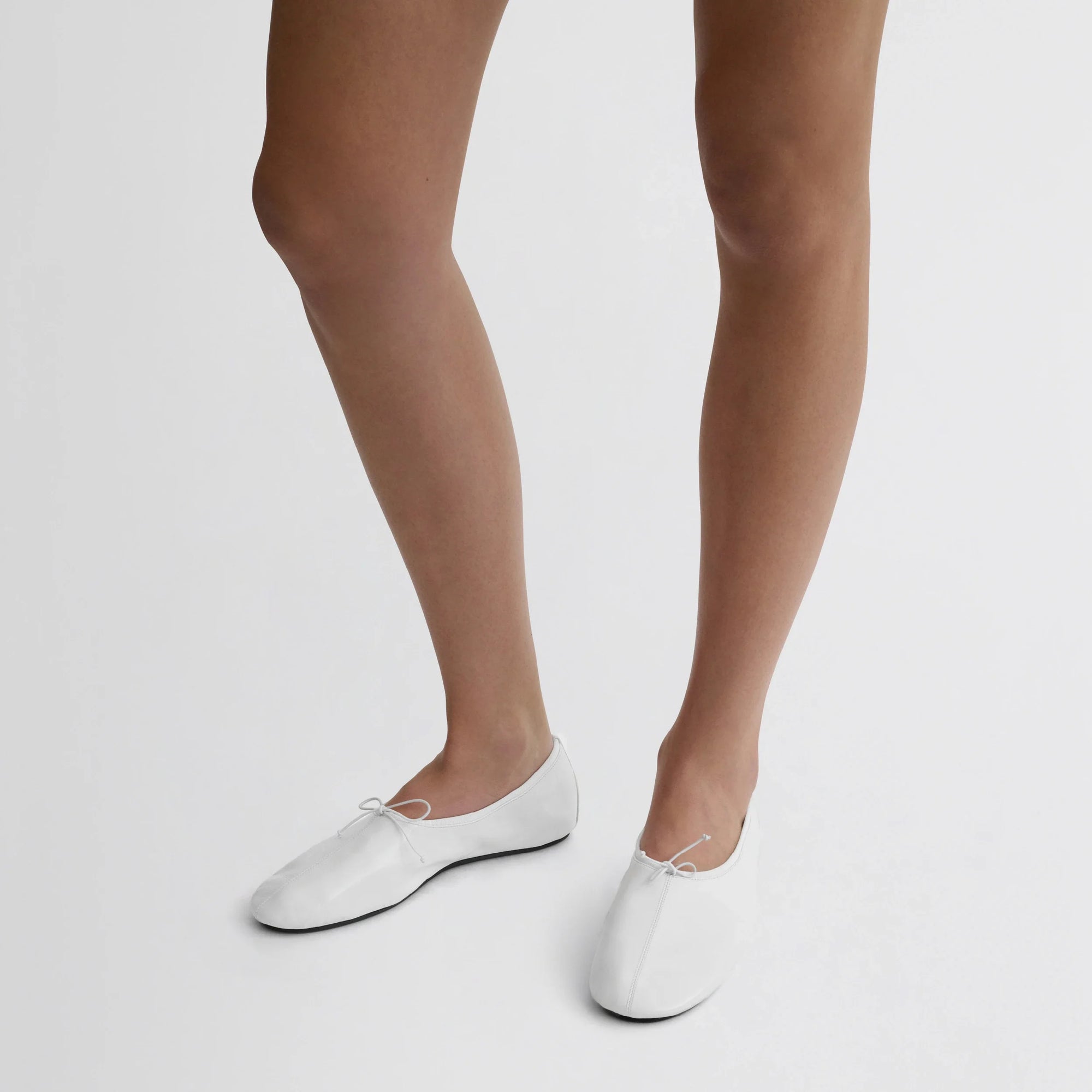 Gathered Flat in White Shiny Calf Leather | Simon James