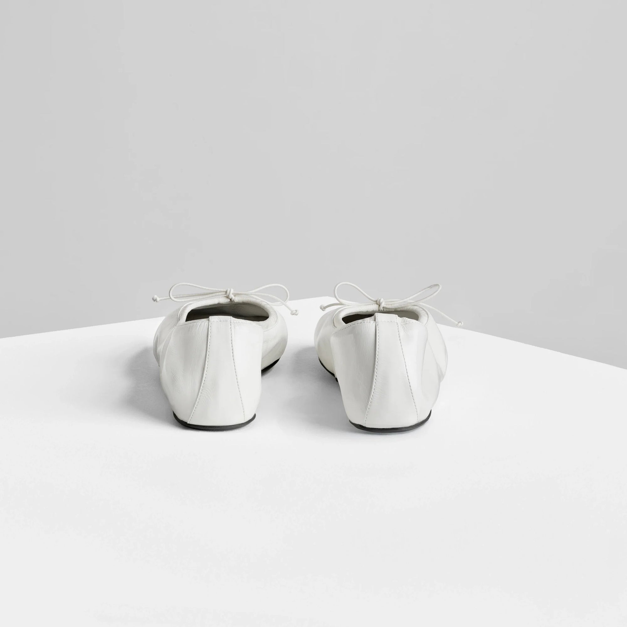Gathered Flat in White Shiny Calf Leather | Simon James