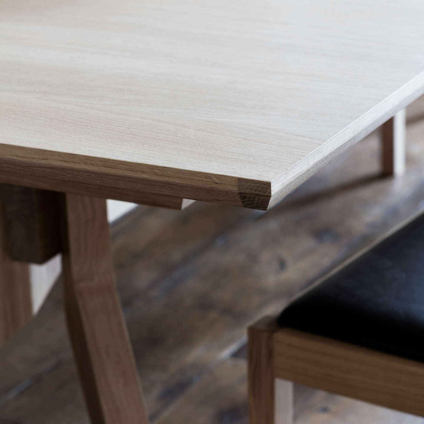 Cross Extending Table | Simon James